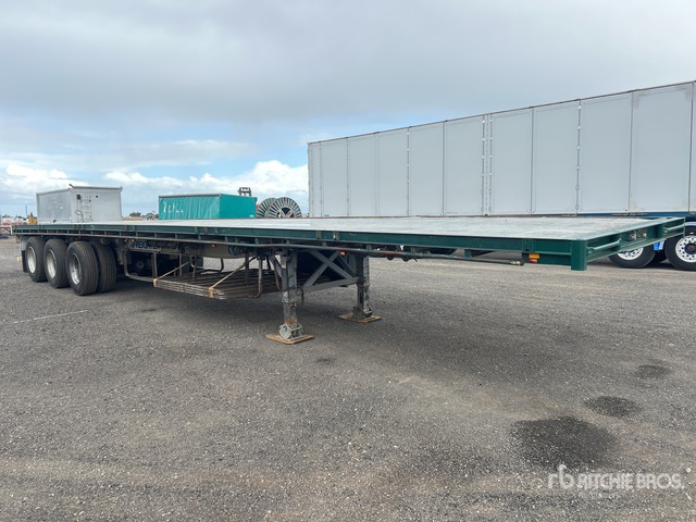 1999 Freighter 13.5 m Tri/A Flatbed Trailer | Ritchie Bros. Auctioneers
