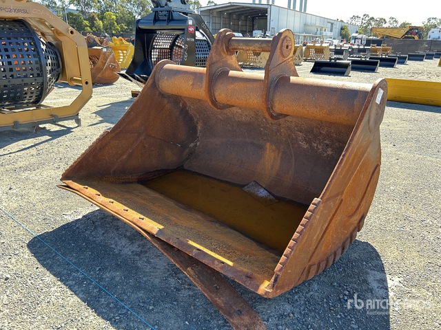 2013 AE 1800 mm Q/C Cleanup Excavator Bucket - Fits Cat 330D/336D ...
