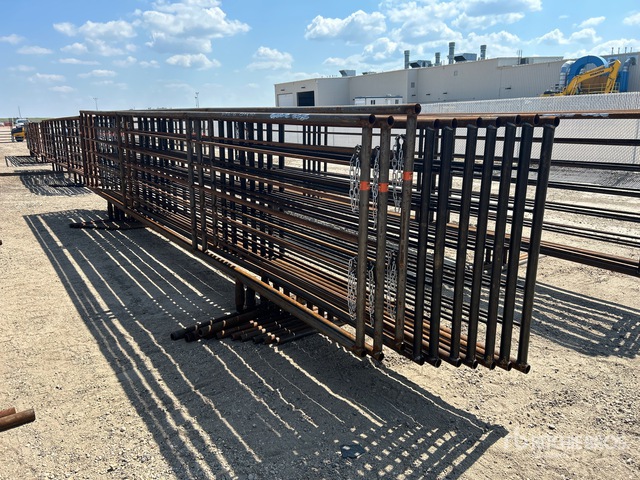 Quantity of (10) 24 ft x 5 ft 5 in Free Standing Livestock Panel | Ritchie Bros. Auctioneers