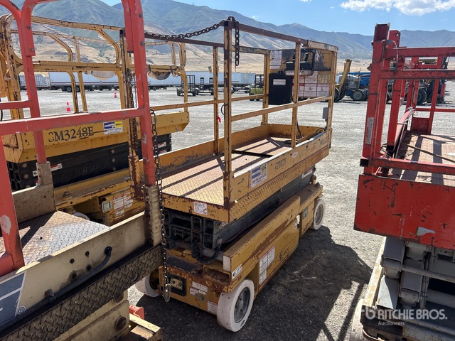 1998 Grove SM2632E Electric Scissor Lift | Ritchie Bros. Auctioneers