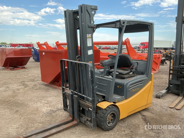 2014 Cat 2ETC3500 3550 lb Electric Forklift | Ritchie Bros. Auctioneers