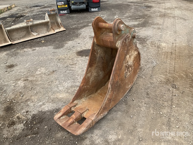 JCB 430 mm Digging Excavator Bucket | Ritchie Bros. Auctioneers