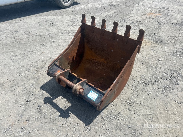 Cat 36 in Digging Rear Backhoe Bucket | Ritchie Bros. Auctioneers
