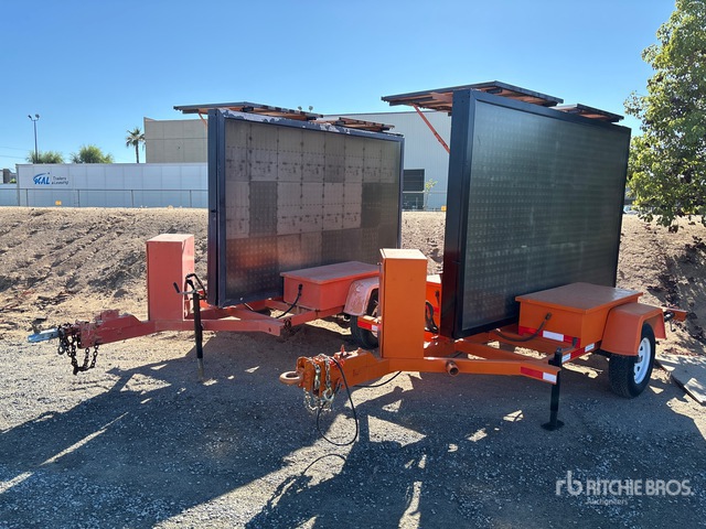 Quantity of (2) Solar Tech Message Board | Ritchie Bros. Auctioneers
