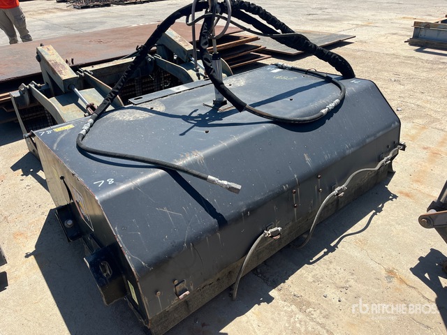 Cat BU118 76 in Skid Steer Sweeper | Ritchie Bros. Auctioneers