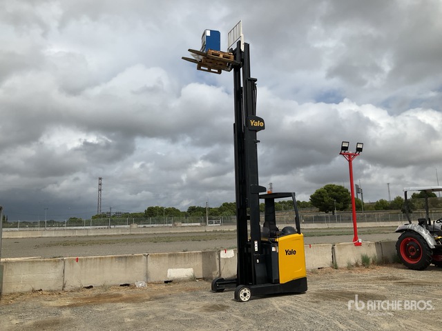 2017 Yale MR14 1400 kg Reach Truck | Ritchie Bros. Auctioneers