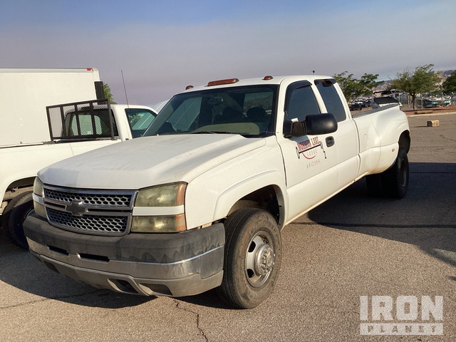 2005 Chevrolet 3500 4x4 Extended Cab Pickup (Inoperable) in Page ...