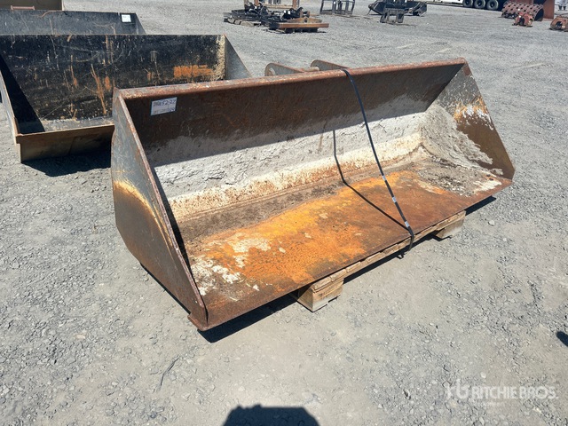 Gehl 805444 96 in Telehandler Bucket | Ritchie Bros. Auctioneers