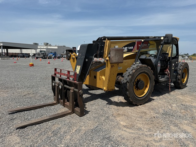 2018 Cat TL943D Chariot élévateur télescopique | Ritchie Bros. Auctioneers