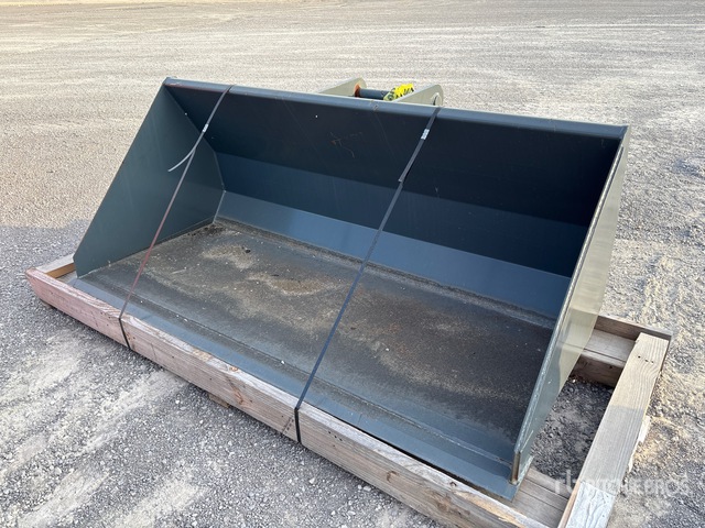 Gehl 73 in Telehandler Bucket | Ritchie Bros. Auctioneers