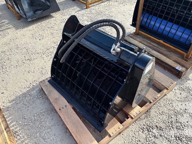 40 in Telehandler Concrete Mixing Bucket | Ritchie Bros. Auctioneers