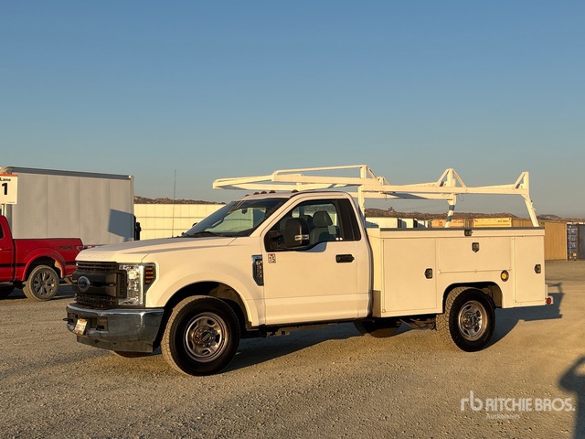 2018 Ford F-350 XL 4x2 Utility Truck | Ritchie Bros. Auctioneers