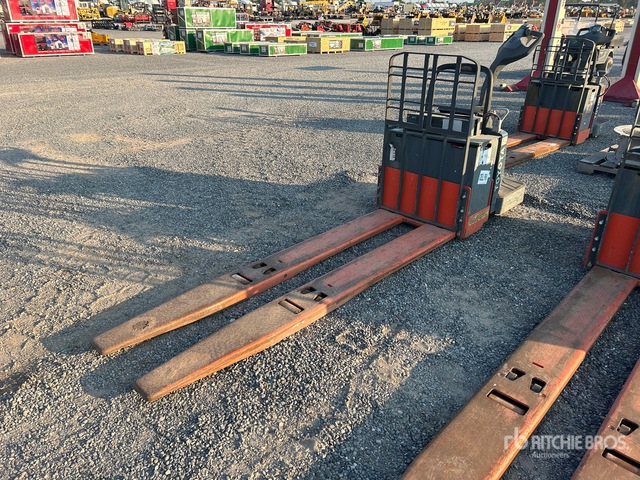 2021 Toyota 8HBE30 6000 lb Electric Pallet Jack | Ritchie Bros. Auctioneers