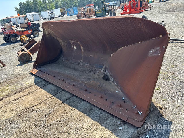 Cat 138.5 in 6200 lb Side Dump Wheel Loader Bucket - Fits Cat | Ritchie ...