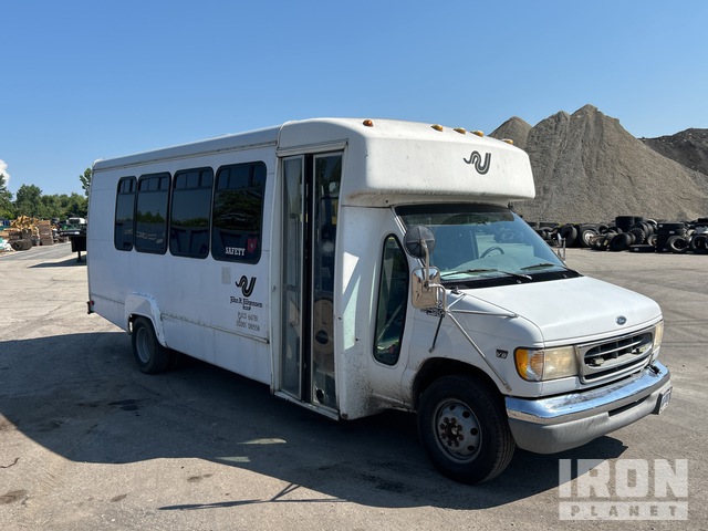 2000 Ford E-450 4x2 13-Seat Shuttle Bus in Sharonville, Ohio, United ...