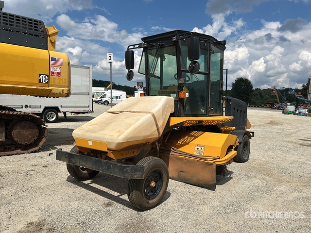2018 Lay-Mor SM450-ST Self-Propelled Broom | Ritchie Bros. Auctioneers