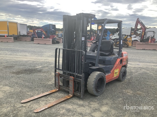 2017 Toyota 8FGU30 4900 lb Pneumatic Tire Forklift | Ritchie Bros ...