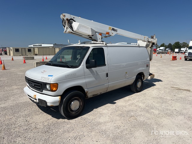 Altec AT200AV 31 ft on 2005 Ford E350 4x2 Van Mounted Aerial Lift ...