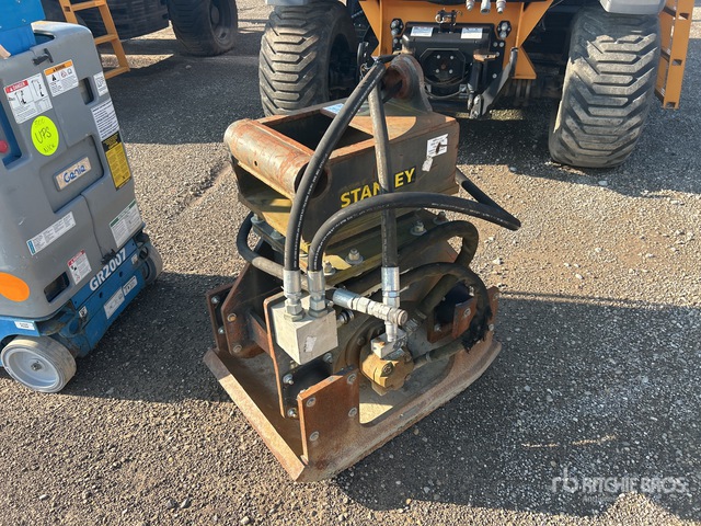 2016 Stanley HSX11125S 27 in Excavator Plate Compactor Accessoire ...