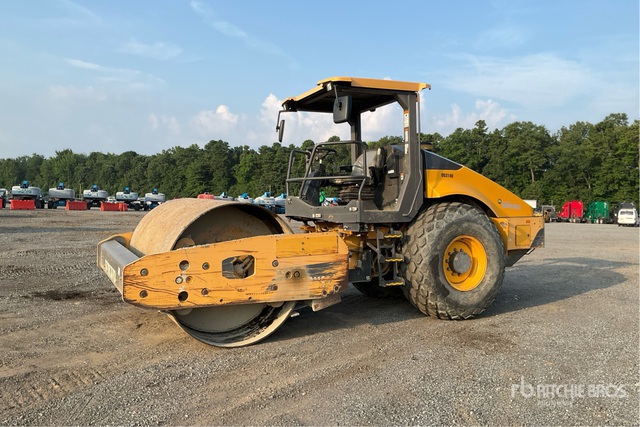2015 Volvo SD115B Smooth Drum Compactor | Ritchie Bros. Auctioneers