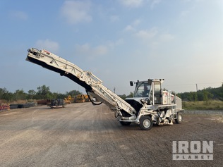 2016 Roadtec CB-100 Conveyor Broom in Mission, Texas, United States ...