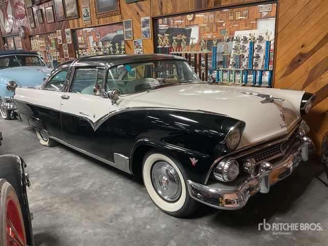 1955 Ford Fairlane Victoria Voiture ancienne | Ritchie Bros. Auctioneers