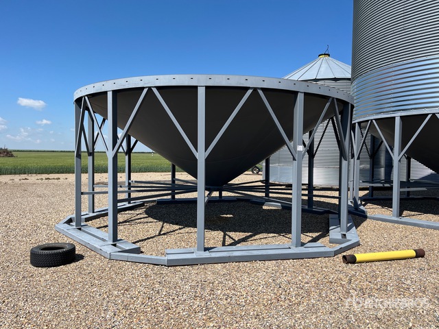 DE 19 ft Grain Hopper Bottom | Ritchie Bros. Auctioneers