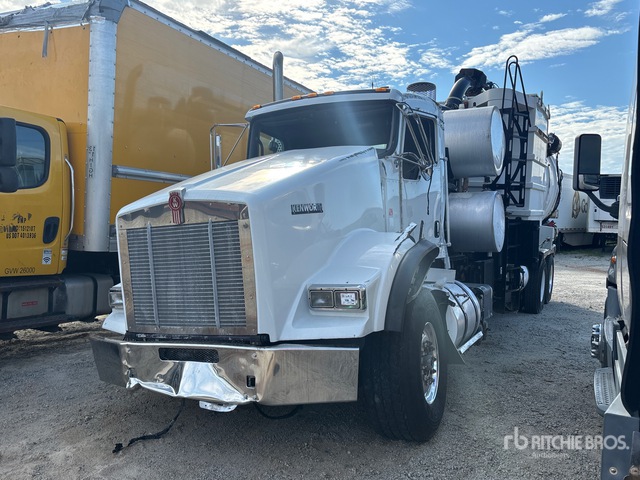 Vactor Guzzler-CL on 2015 Kenworth T800 6x4 Vacuum Excavator Truck ...
