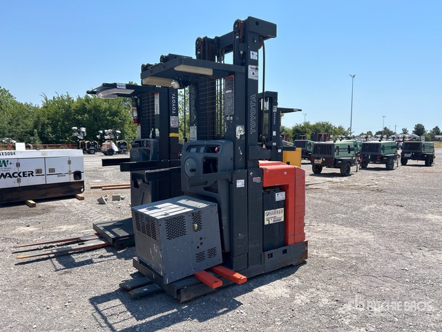 2011 Toyota 7BPUE15 3000 lb Order Picker | Ritchie Bros. Auctioneers