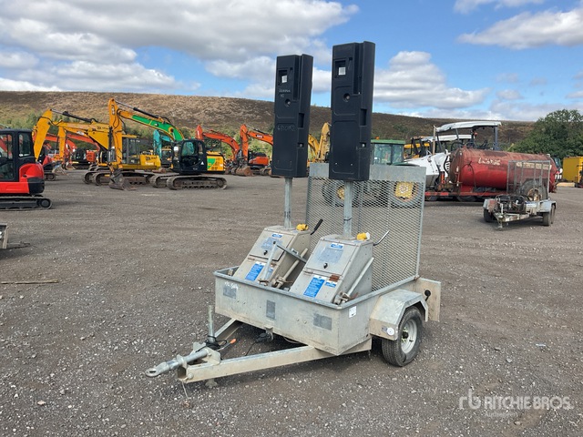 Quantity of (2) Pike Signals Traffic Light | Ritchie Bros. Auctioneers