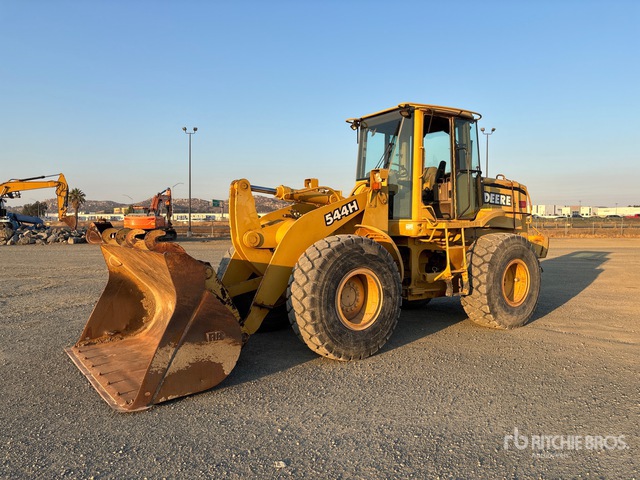 2000 John Deere 544H Wheel Loader | Ritchie Bros. Auctioneers