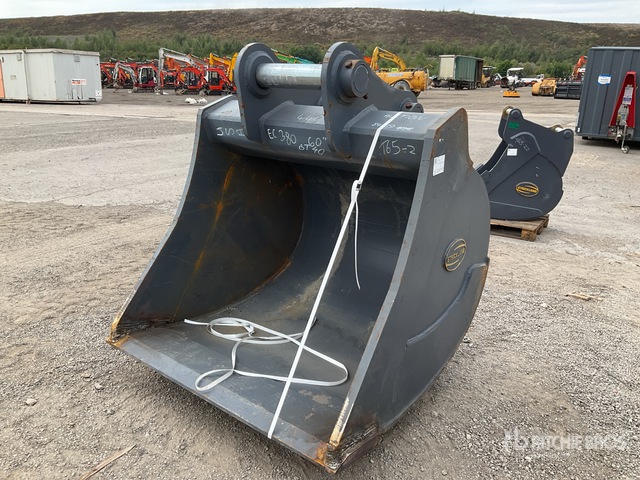 Strickland EC38060 1450 mm Digging Excavator Bucket - Fits Volvo EC380 ...