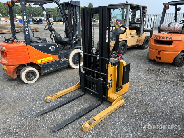 Big Lift PDS-30-157 3000 lb Electric Stacker | Ritchie Bros. Auctioneers