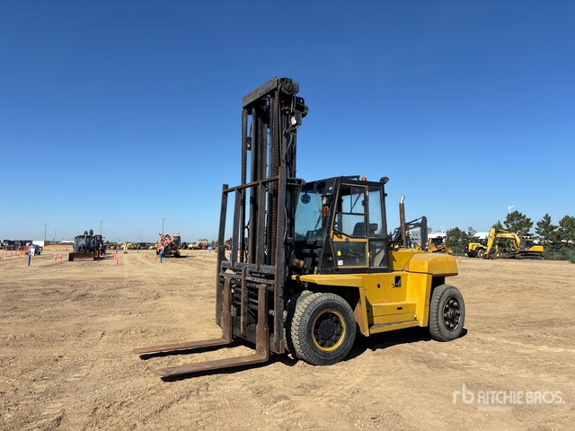 Cat DP100 22000 lb Pneumatic Tire Chariot Élévateur | Ritchie Bros ...