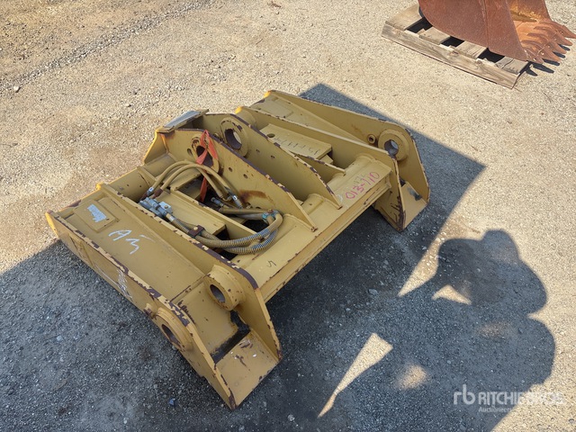 Wheel Loader Quick Coupler - Fits Cat 950 | Ritchie Bros. Auctioneers