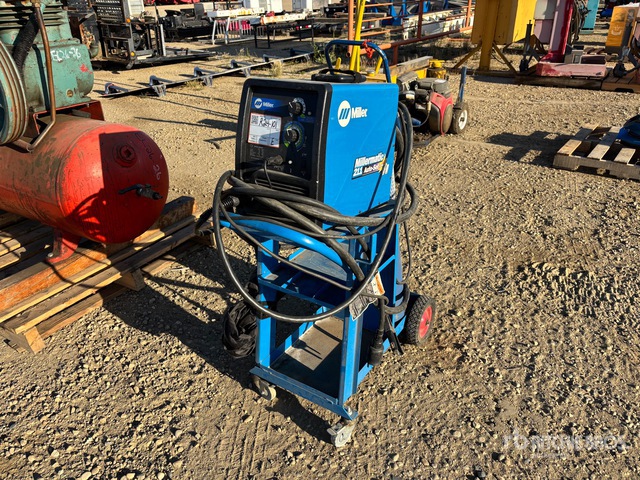 2010 Miller Millermatic 211 150 A Soudeuse | Ritchie Bros. Auctioneers