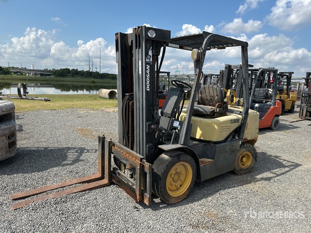 1999 Daewoo G30E-3 4900 lb Pneumatic Tire Forklift (Inoperable ...