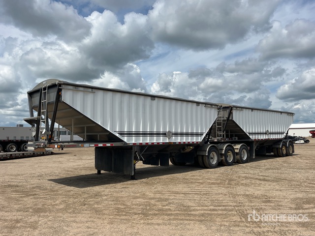 2015 Doepker Super B-Train Grain Trailer | Ritchie Bros. Auctioneers