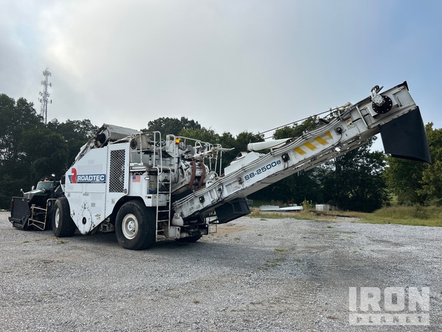 2017 Roadtec SB-2500E Wheel Asphalt Transfer Machine in New Market ...