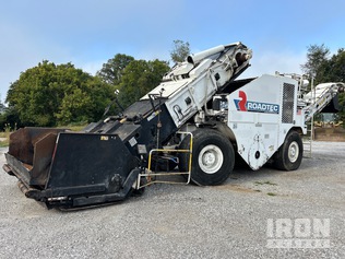 2017 Roadtec SB-2500E Wheel Asphalt Transfer Machine in New Market ...