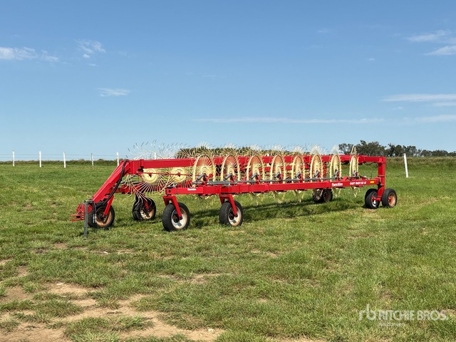 2015 Farm King Easy Rake SS16 16 Wheel Hydraulic Hay Rake | Ritchie ...