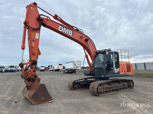2011 Hitachi ZX200LC-3 Excavatrice sur chenilles | Ritchie Bros. Auctioneers