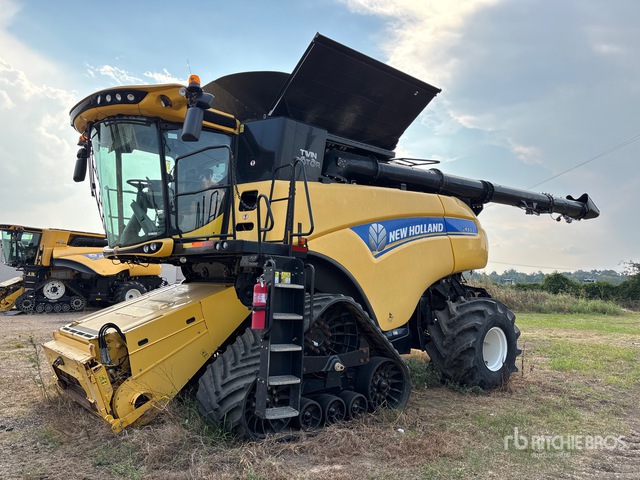 2017 New Holland CR8.90 Combine Harvester | Ritchie Bros. Auctioneers