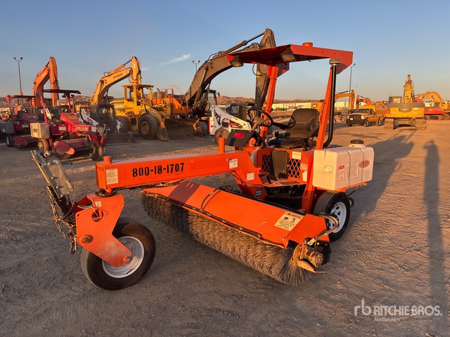 2017 Lay-Mor Self-Propelled Broom | Ritchie Bros. Auctioneers