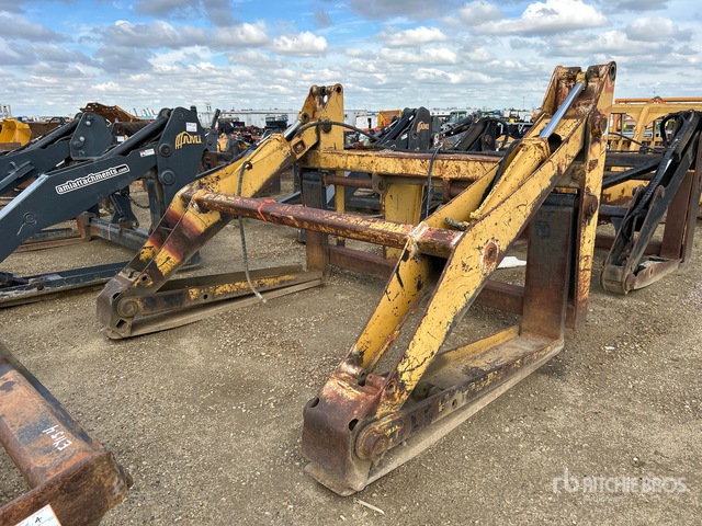 WBM 72 in Pipe Wheel Loader Grapple | Ritchie Bros. Auctioneers