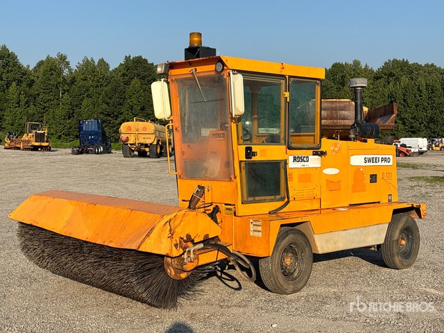 LeeBoy 4830 Self-Propelled Broom | Ritchie Bros. Auctioneers