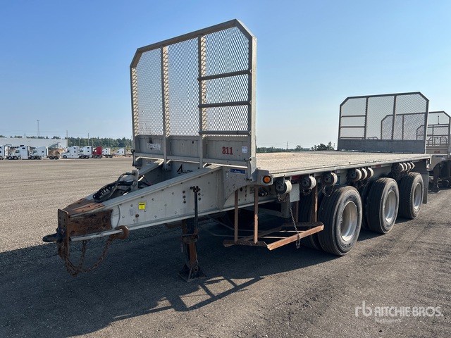 2017 Alutrec 22 ft Tri/A Pup Flatbed Trailer | Ritchie Bros. Auctioneers