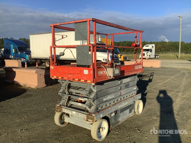 2015 Skyjack SJIII 4632 Electric Scissor Lift | Ritchie Bros. Auctioneers