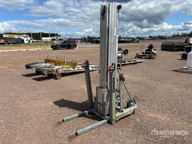 2017 Sumner 2124 Material Hoist | Ritchie Bros. Auctioneers