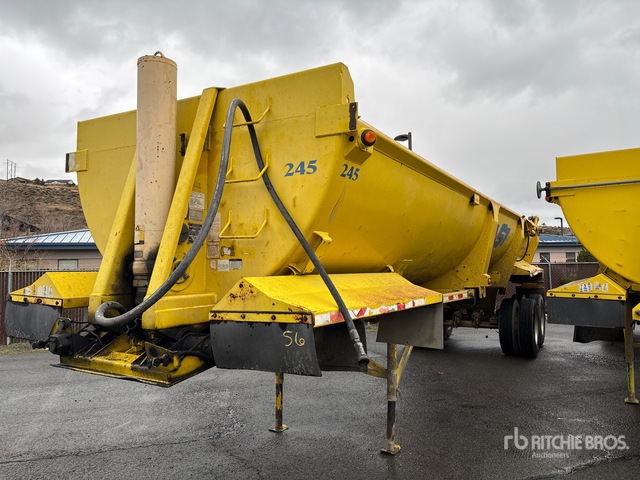 2004 Ranco 32 ft T/A Frameless End Dump Trailer | Ritchie Bros. Auctioneers